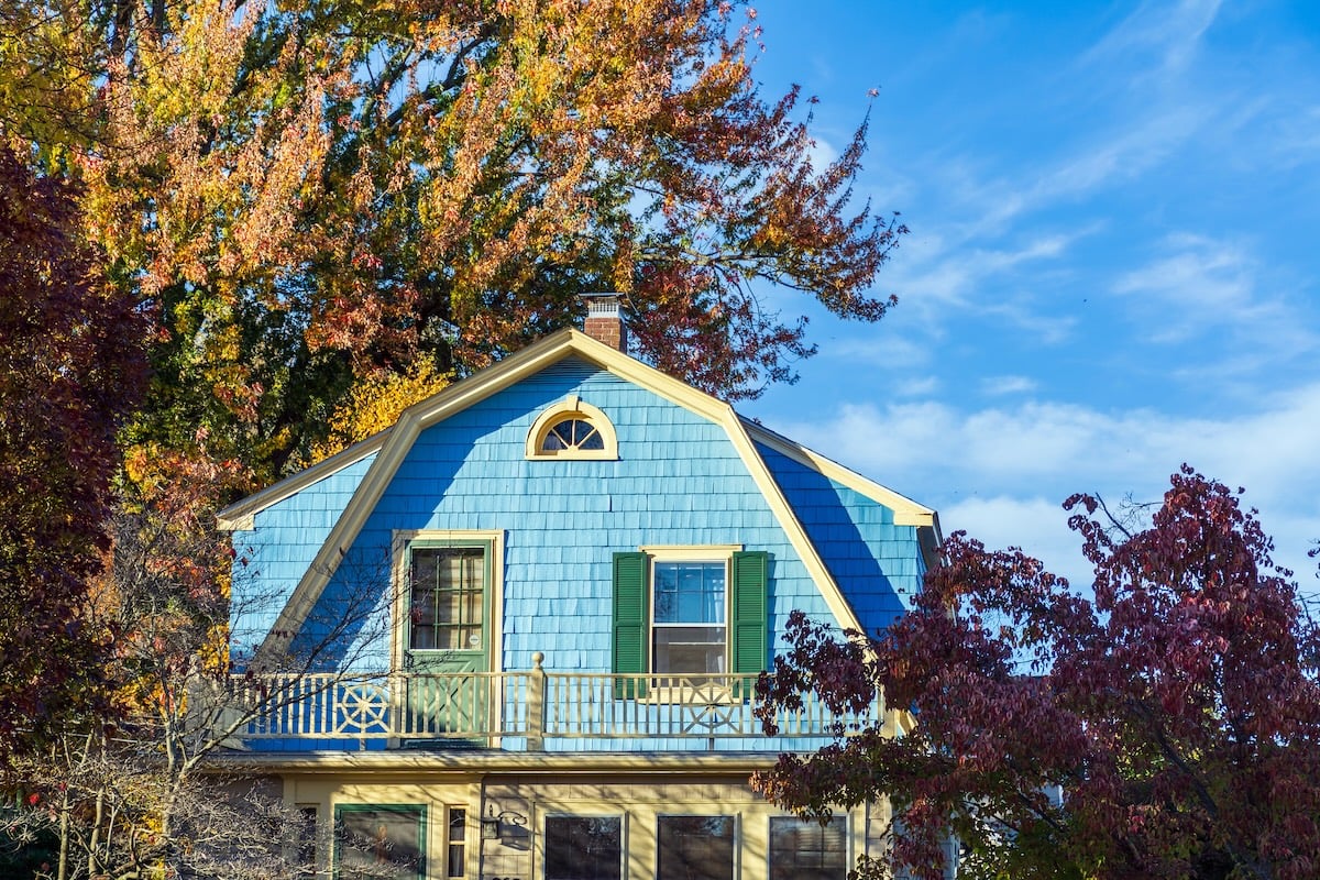 What Is Gambrel Roof? (7 Benefits Of It)
