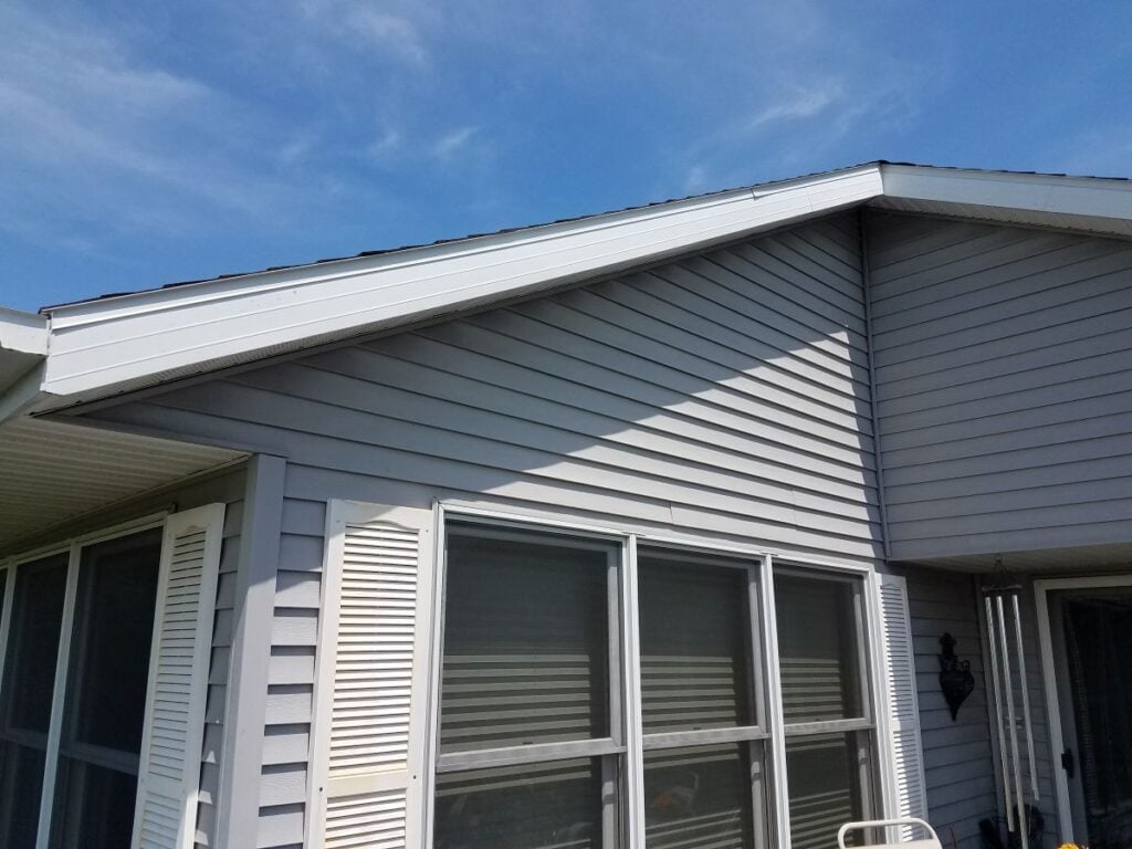 Vertical Vs Horizontal Siding: 7 Differences, Pros & Cons
